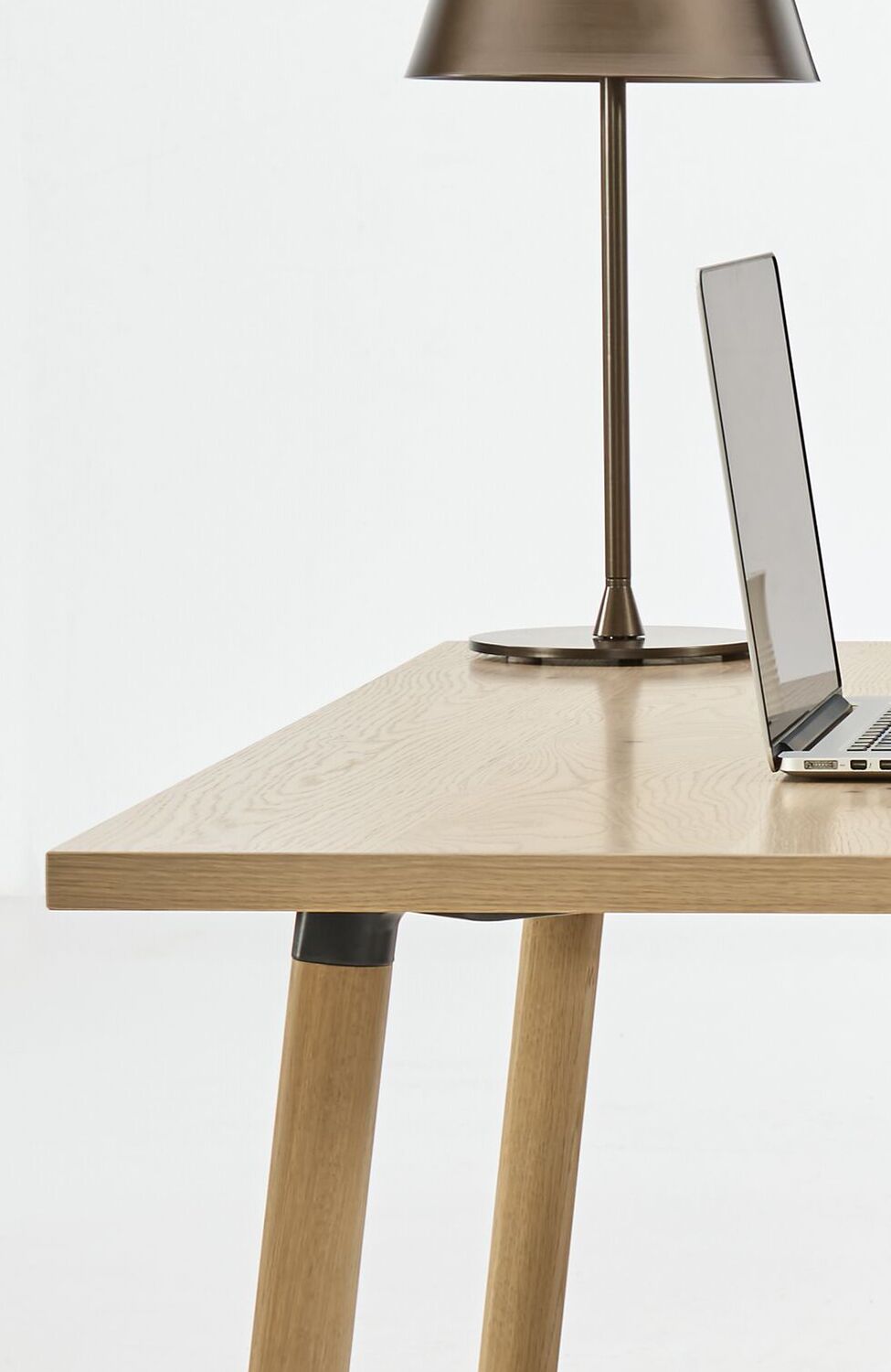 Emote Table – Teknion Store Canada